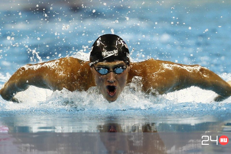 A fehér farmer és a kinyúlt ing az úszózseni gyengéje | 24.hu