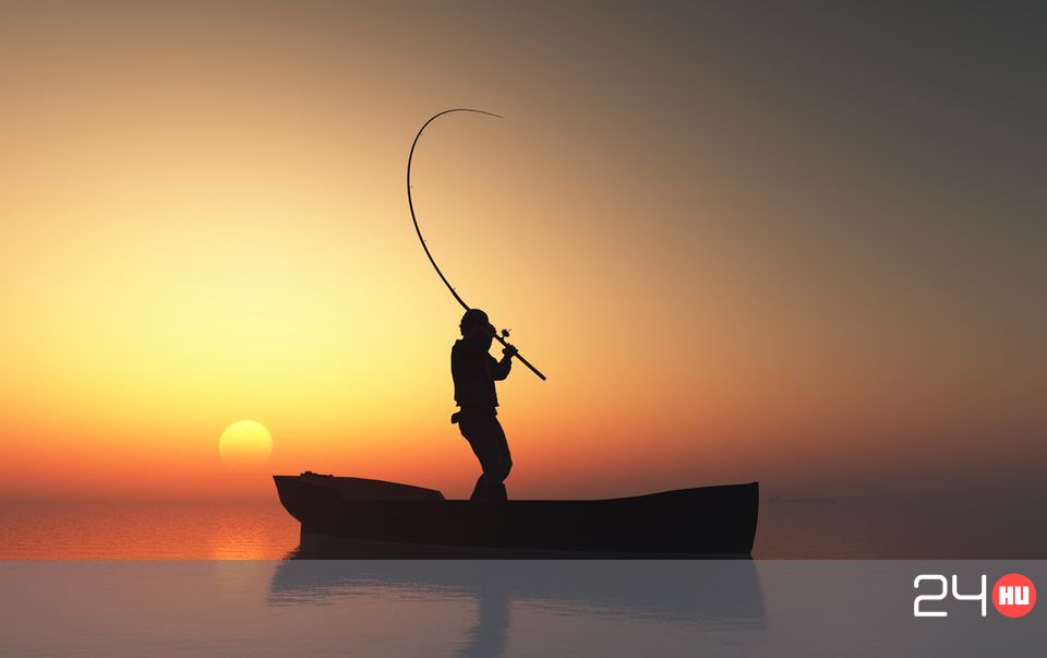 Egy halászhajó miatt áll a bál Siófokon | 24.hu