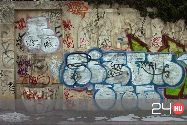 Vádat emelhetnek az Esztergomban graffitiző dorogi fiú ellen | 24.hu