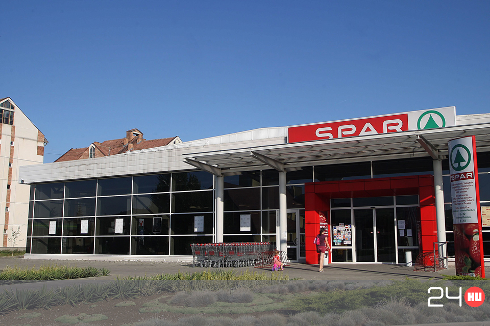 Brüsszeltől kérhet erősítést Orbánék ellen a Spar | 24.hu