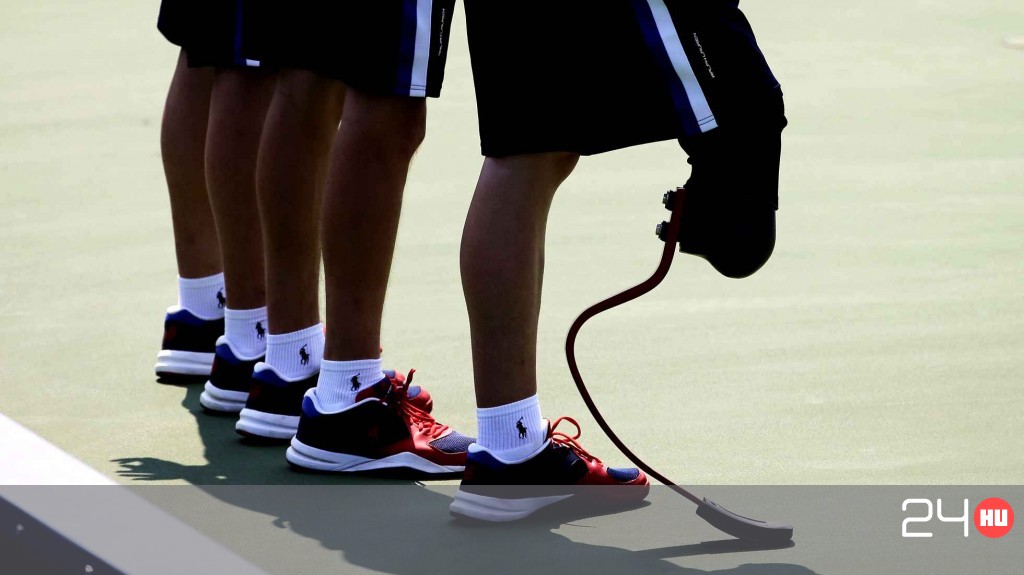 Taposóakna szakította le a lábát, milliók példaképe lett a labdaszedő ...