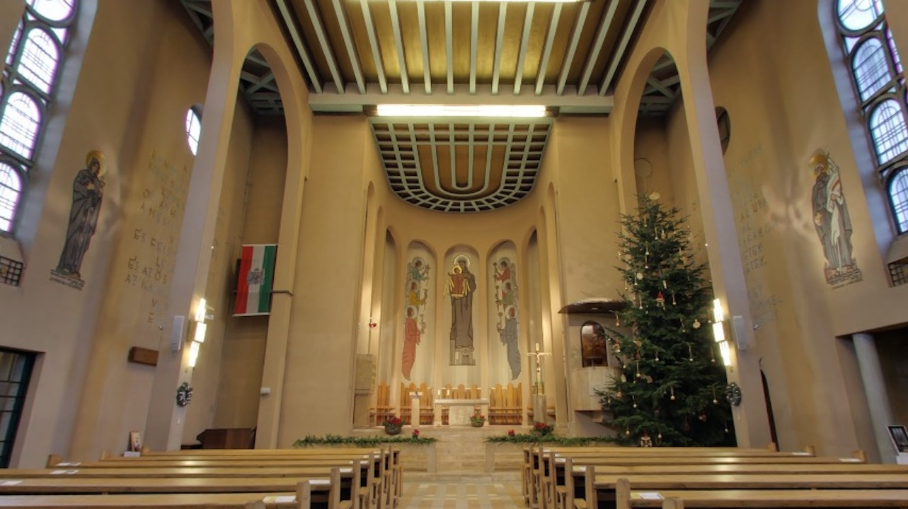 Nézzen be az ország egyik legszebb modern templomába | 24.hu