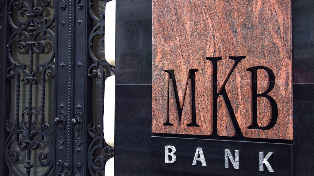 3 budapesti és 12 vidéki fiókját bezárja az MKB | 24.hu