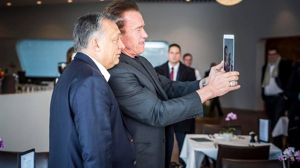 Orbán Viktor találkozott a Teminátorral | 24.hu