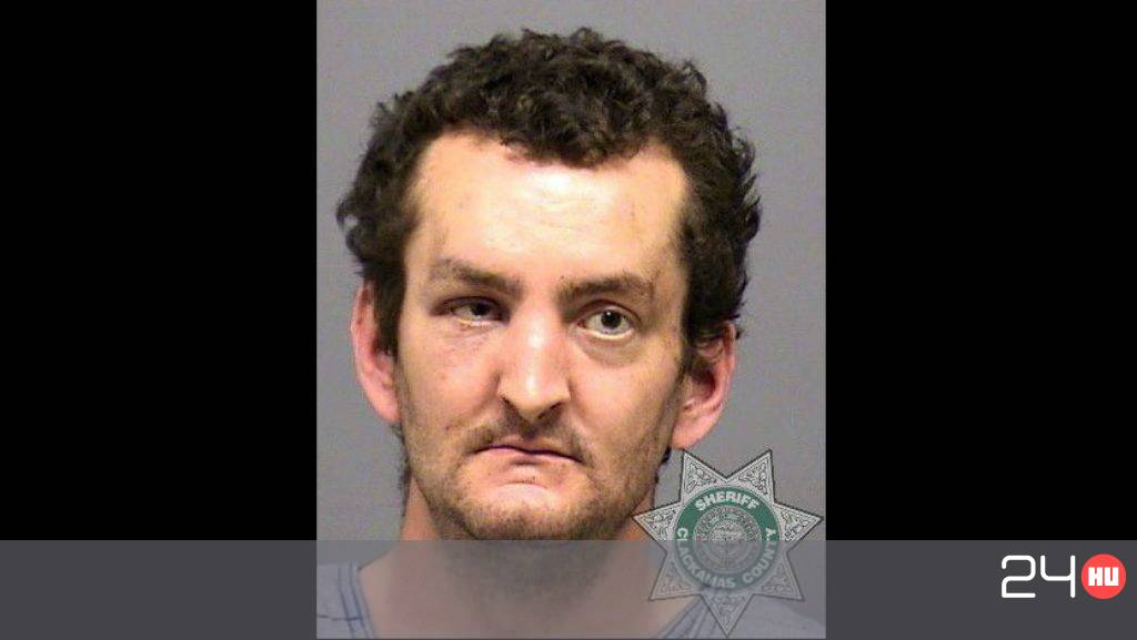 Levágott fejjel a kezében lépett be a boltba, majd megszúrta pénztárost ...