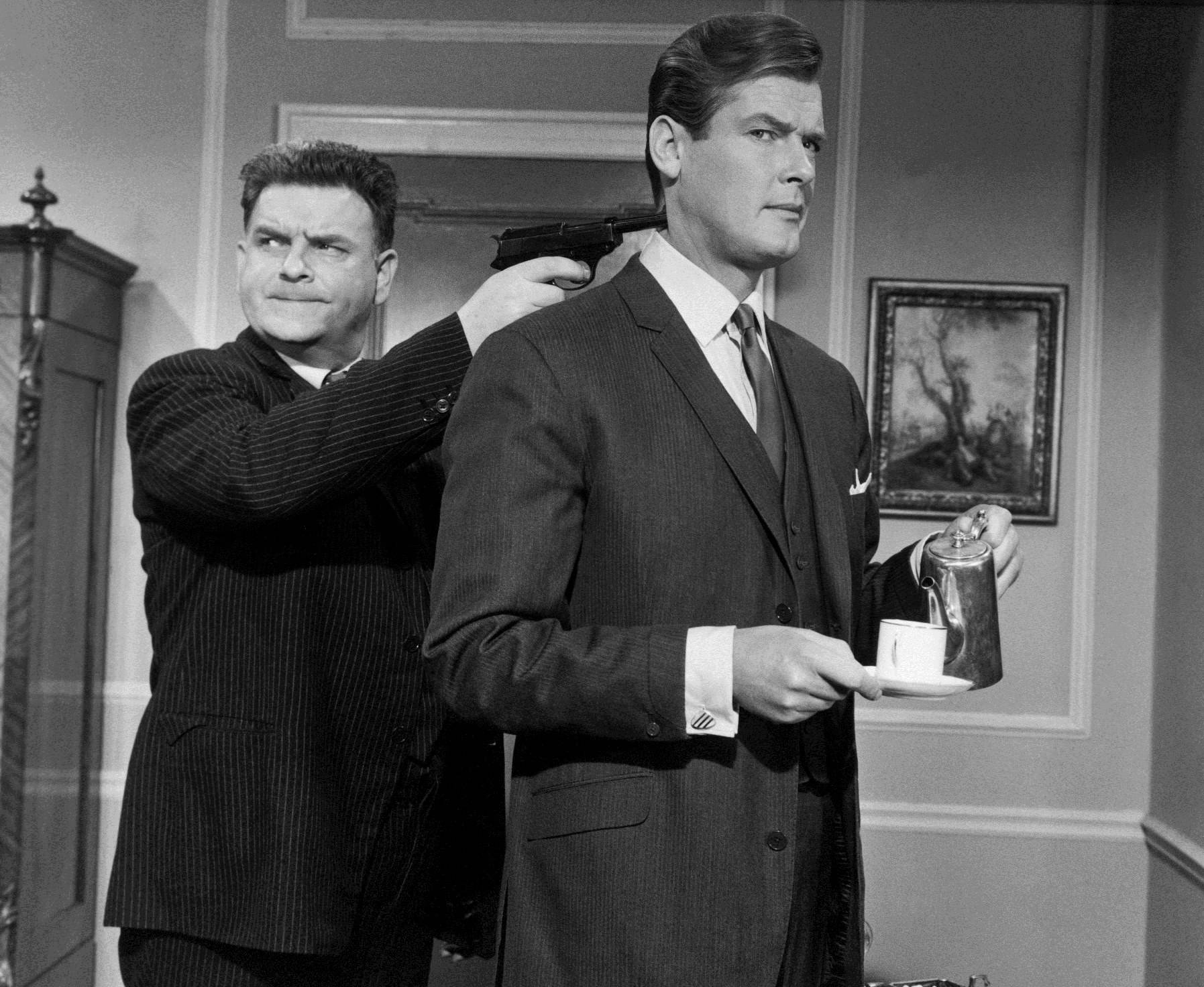 James Bondtól a lovagrendig: Roger Moore élete képekben | 24.hu