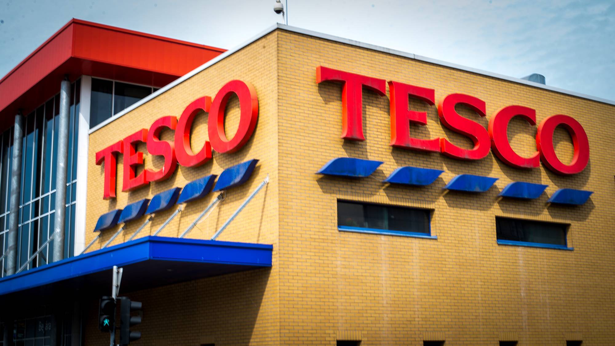 Tejet hívott vissza a Tesco | 24.hu