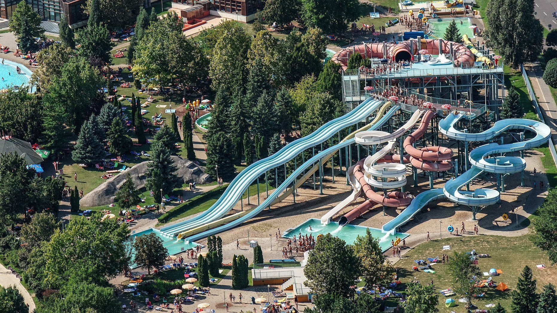 Az ország második legnagyobb csúszdaparkja épül meg Kisvárdán | 24.hu