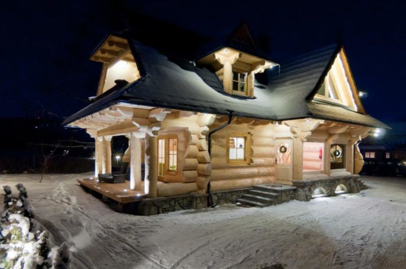 Mesés rönkházak magasodnak a zakopanei hegyoldalakon | 24.hu