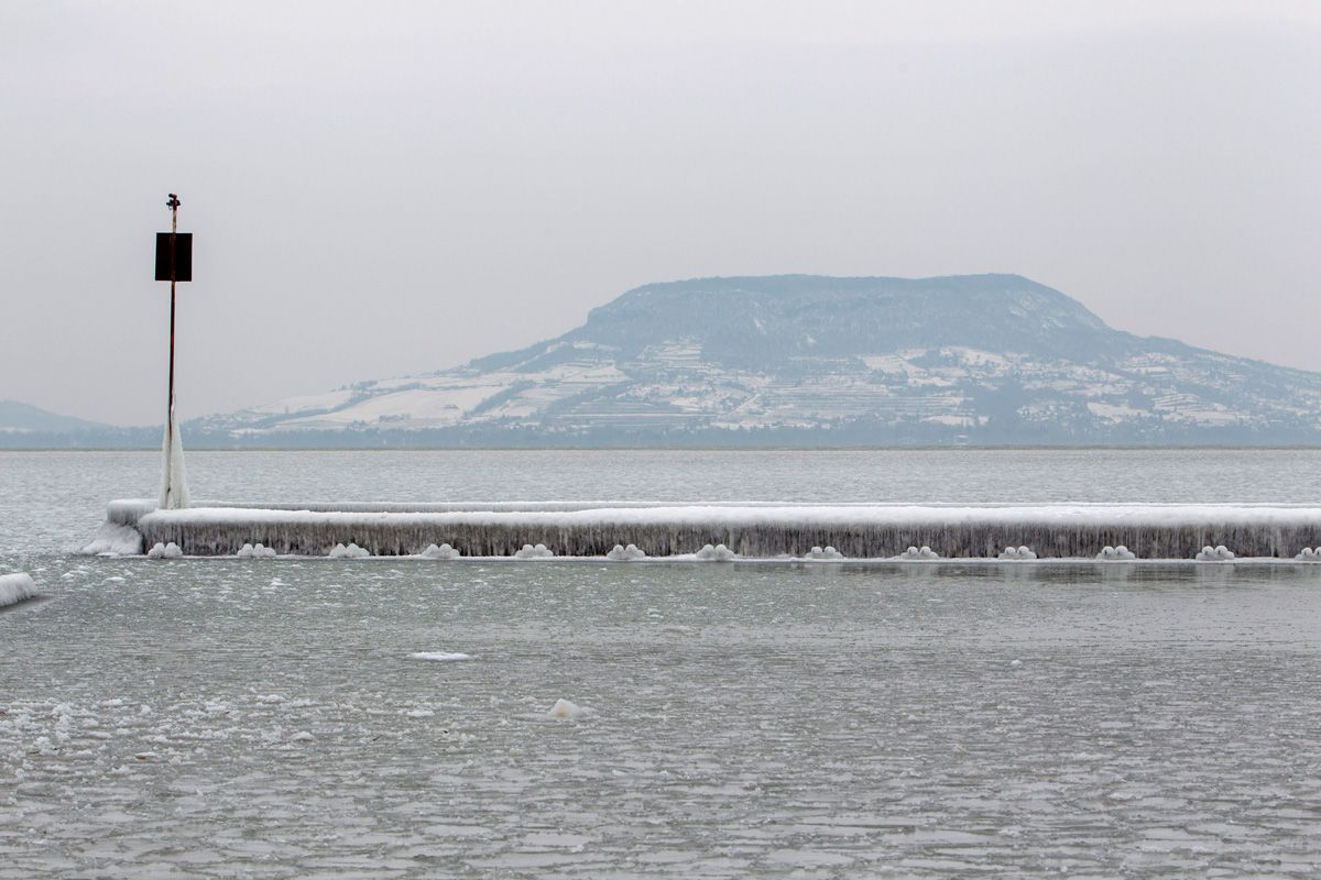 A befagyott Balaton olyan, mint egy tündérmese | 24.hu