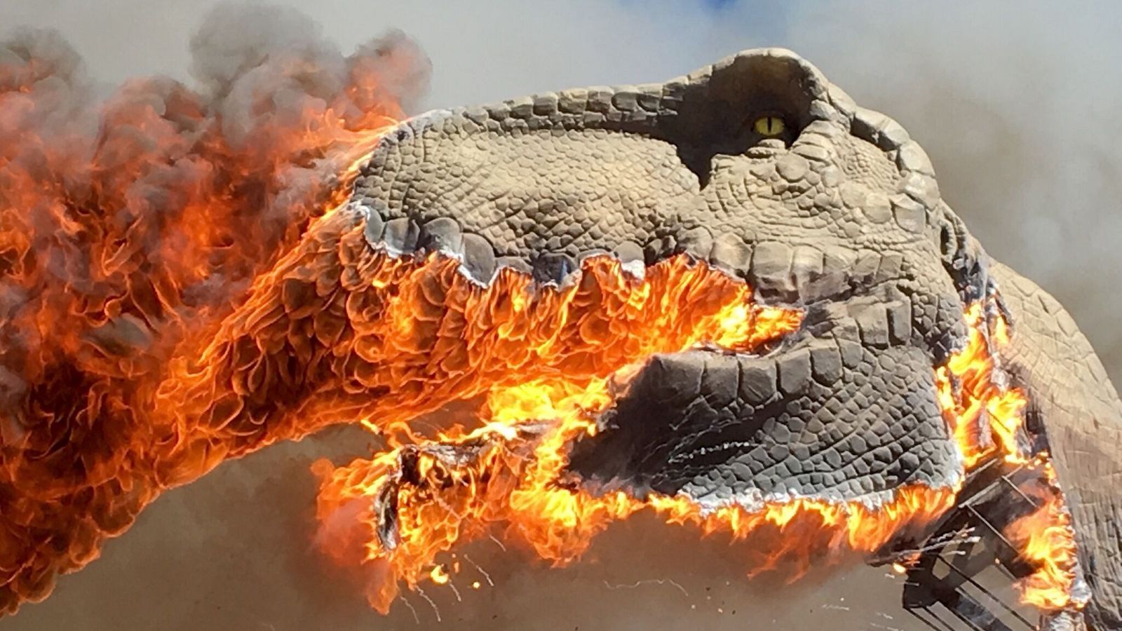 Leégett egy élménypark hatalmas dinoszaurusza | 24.hu