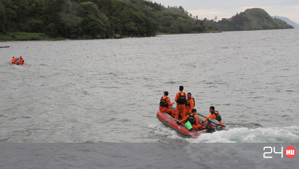 Elsüllyedt egy komp Indonéziában | 24.hu