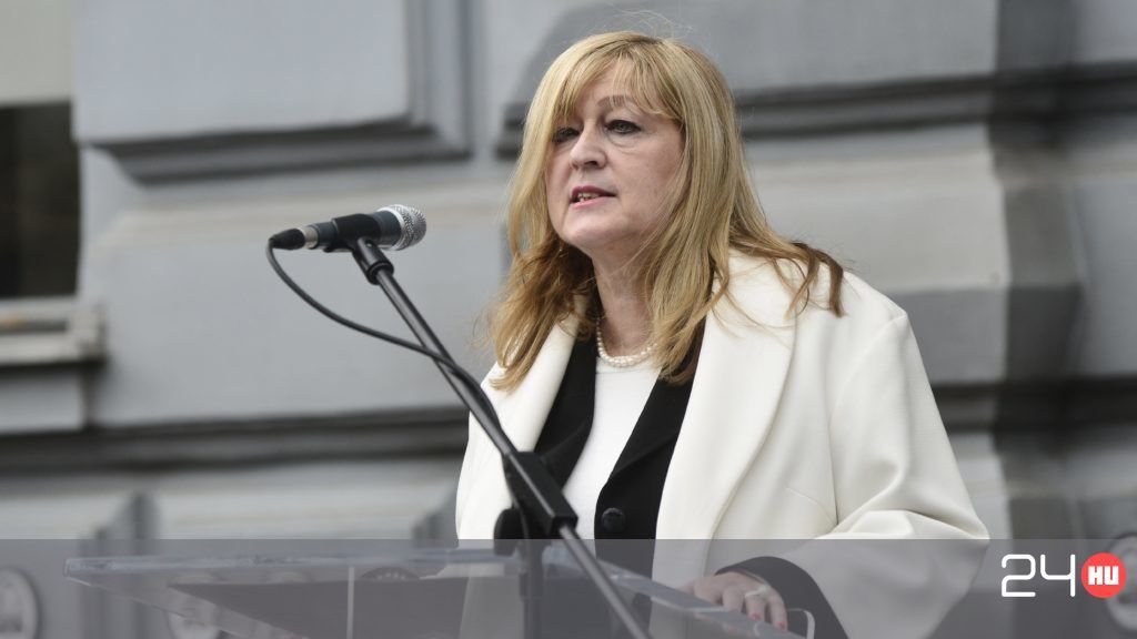 Schmidt Máriáék inkább fehérre meszelték a falat, mint hogy ráírják ...