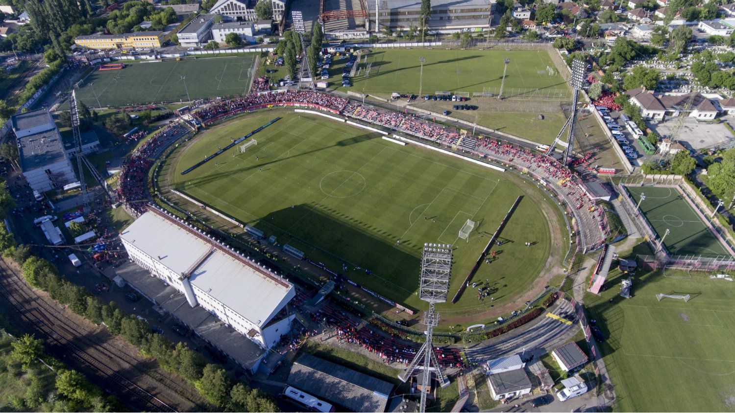 Búcsúzik a magyar futball egyik legendás stadionja | 24.hu