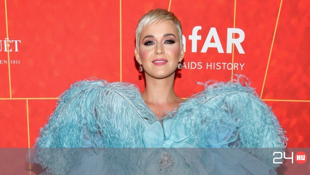 Katy Perry egzotikus madárnak öltözött az amfAR-gálán | 24.hu
