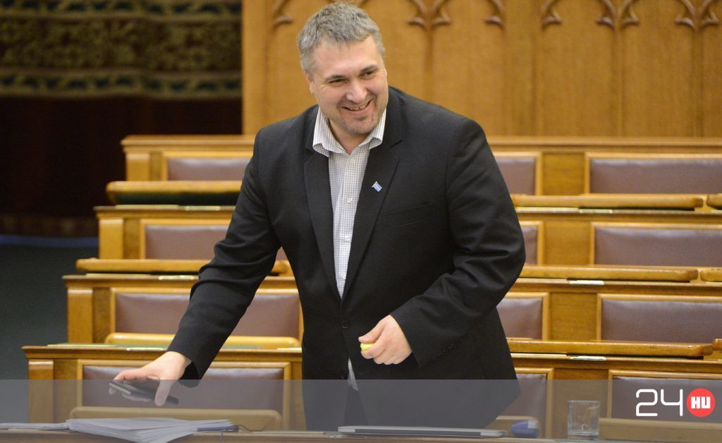 Sallai Róbert Benedek: Csak szereplésvágy és versenyfetrengés, amit ...