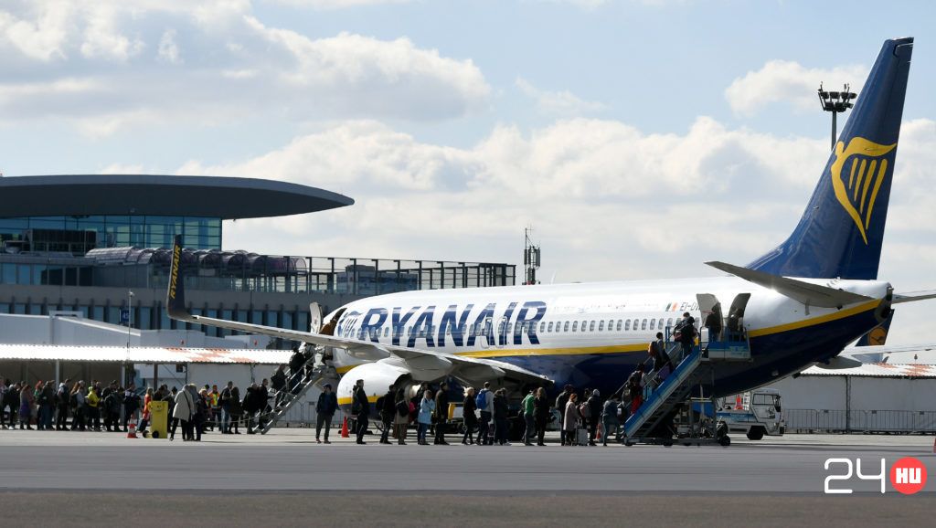 Több száz pilótát rúgna ki a Ryanair | 24.hu