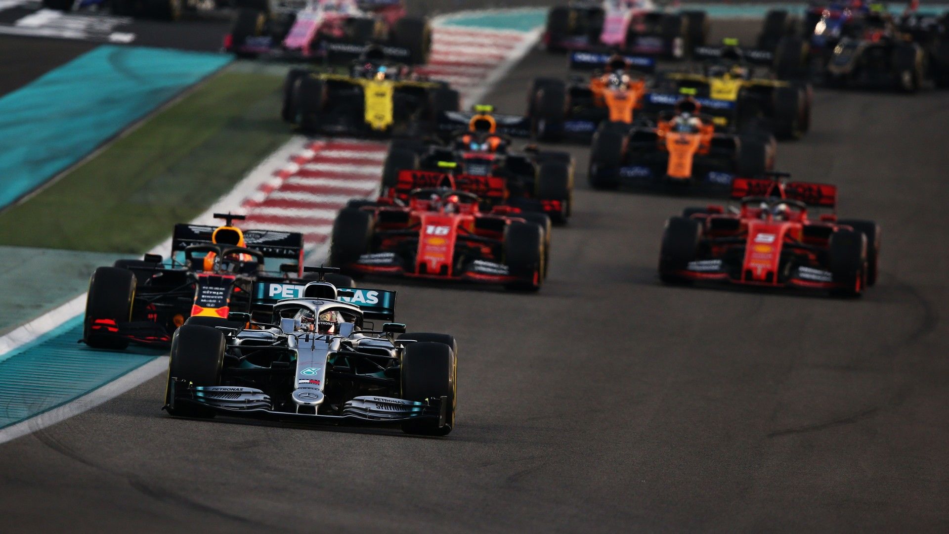 Úgy leszavazta a Forma-1-es mezőny az új gumikat, mint a huzat | 24.hu