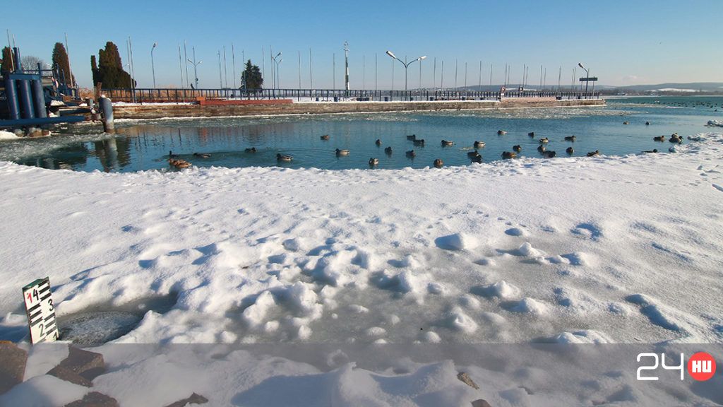 Figyelem: életveszélyes a Balaton jege! | 24.hu