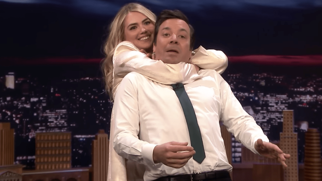 Kate Upton Jimmy Fallonon mutatta meg, hogy kell megfojtani valakit | 24.hu