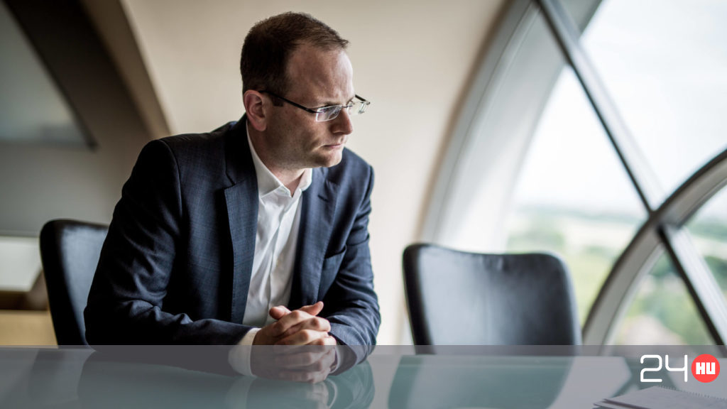 Az egyik leggazdagabb magyar a reptér után ráhajtott az ikonikus ...