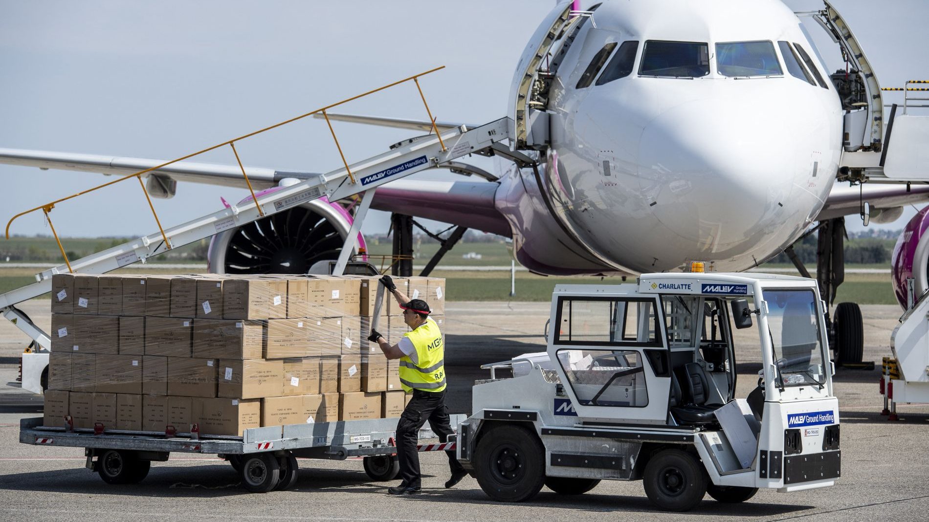 Rekordot döntött a budapesti reptér, az Alibaba is besegített | 24.hu