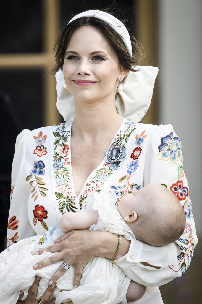 Megkeresztelték a svéd herceg kisfiát, és nem véletlenül imádja a net ...