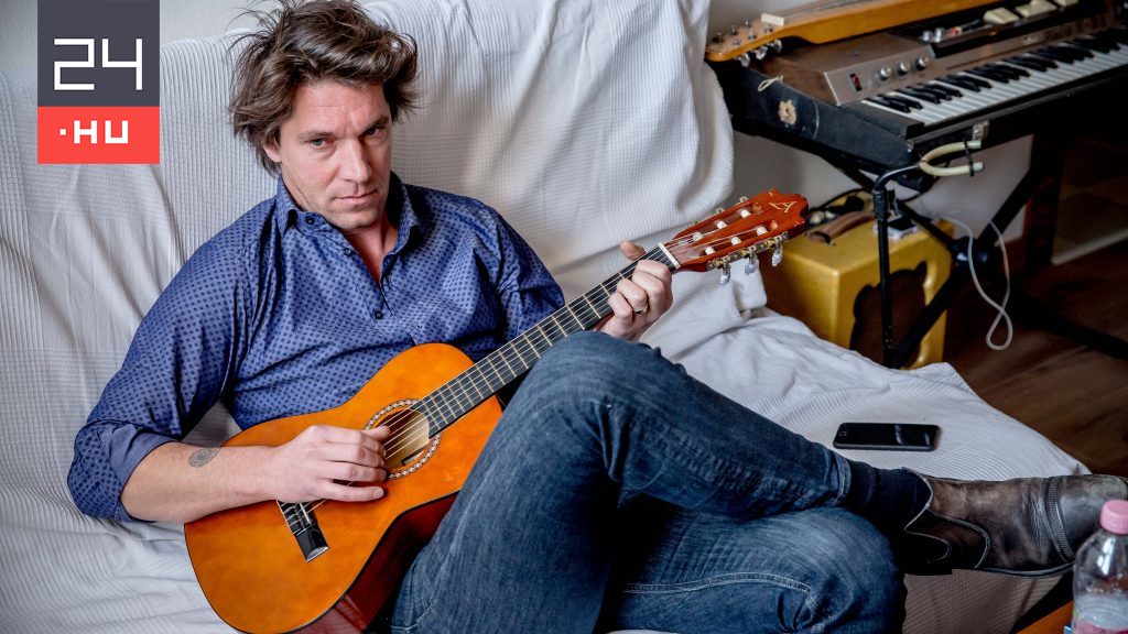 Kiss Tibi kis lépésekben ugyan, de visszatér a színpadra | 24.hu