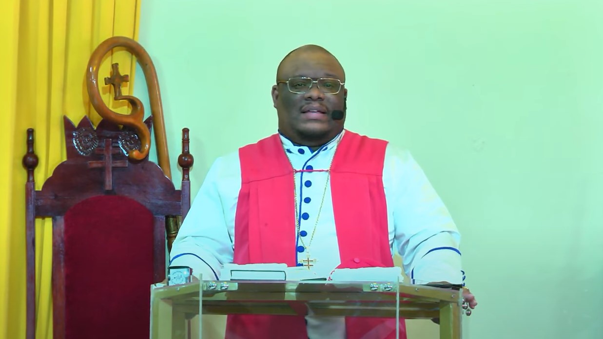 Emberáldozatot mutatott be a jamaikai prédikátor, híveivel együtt ...