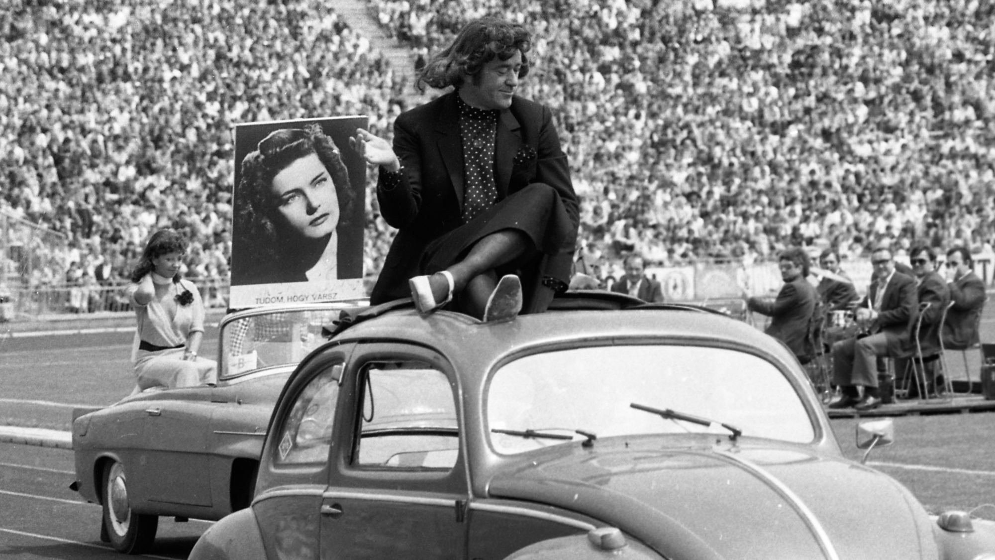 André Kertész, Farkas Bertalan és Karády Katalin aláírása is új gazdát ...