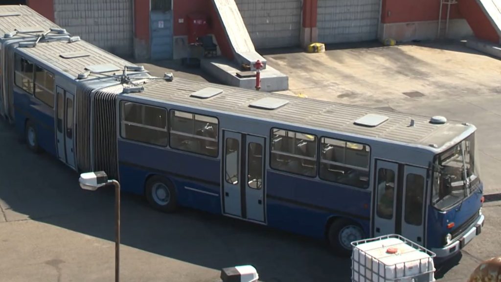 Duplacsuklós Ikarust építettek a BKV szerelői | 24.hu