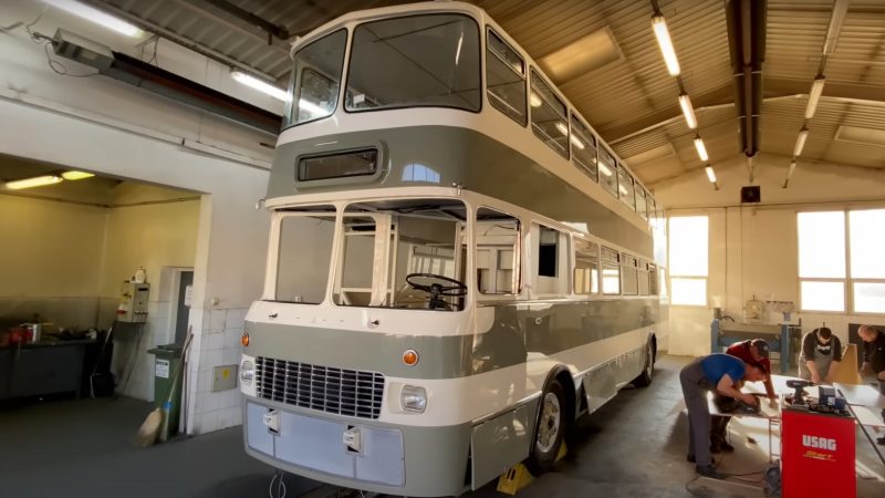 Befejeződött a világ egyetlen emeletes Ikarus 556-osának felújítása | 24.hu