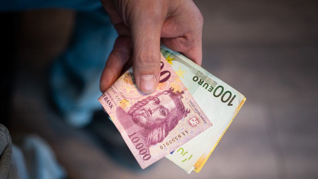Kicsivel 400 Alatt Az Eur forint rfolyam 24 hu