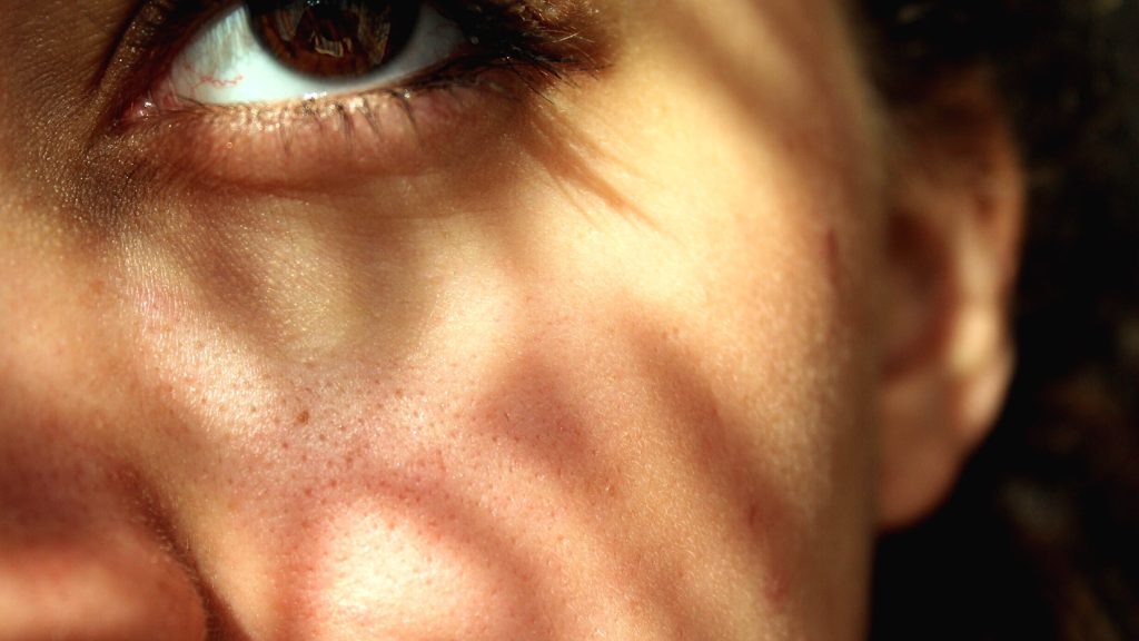 Parányi atkák élnek az arcunkon | 24.hu