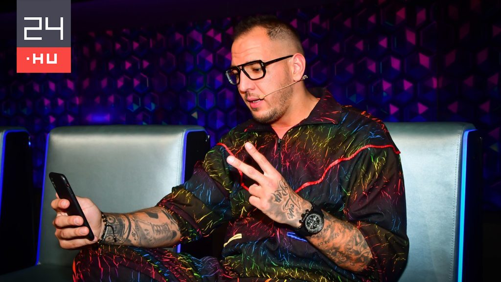 Curtis arra kéri a "pénzkötegekkel fotózkodó" rappereket, inkább ...