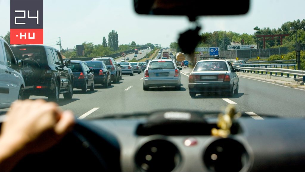 Több kilométeres a dugó az M1-esen | 24.hu