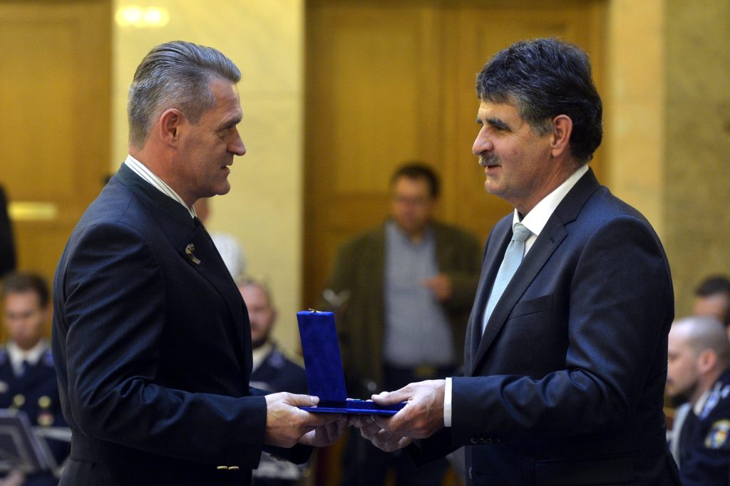 Titkolják, miért kellett mennie az állami Nyírerdő nemrég kitüntetett ...