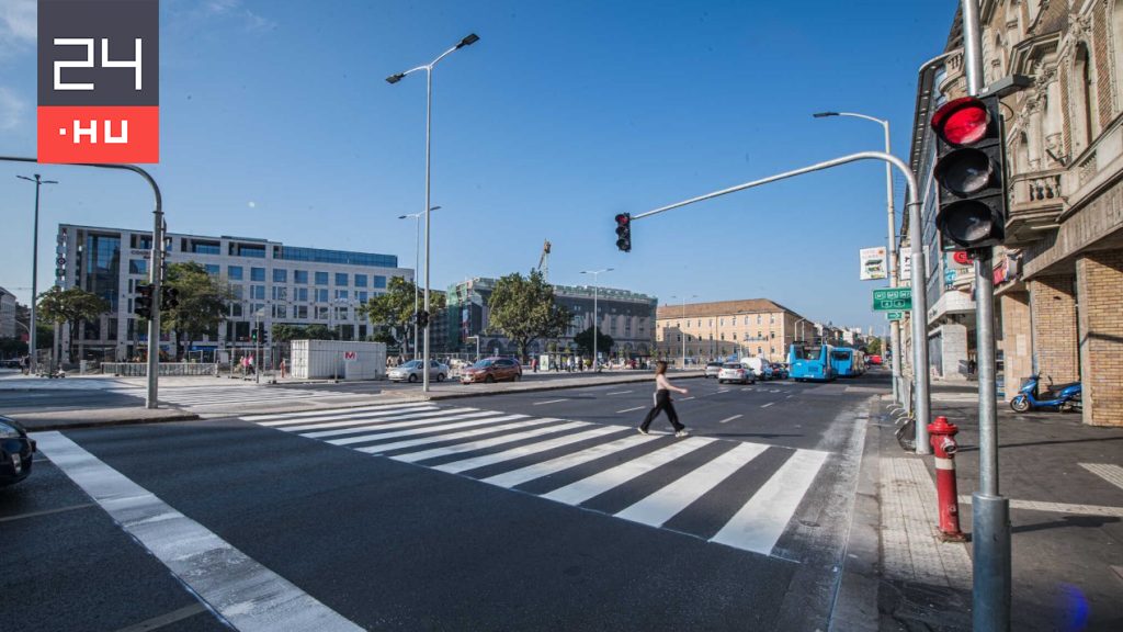 Örülhetnek a gyalogosok: újabb zebra lesz a Blaha Lujza téren | 24.hu