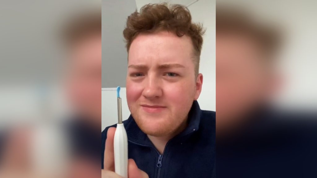 Matricát talált a fülében, évek óta ott lehetett – Videó | 24.hu