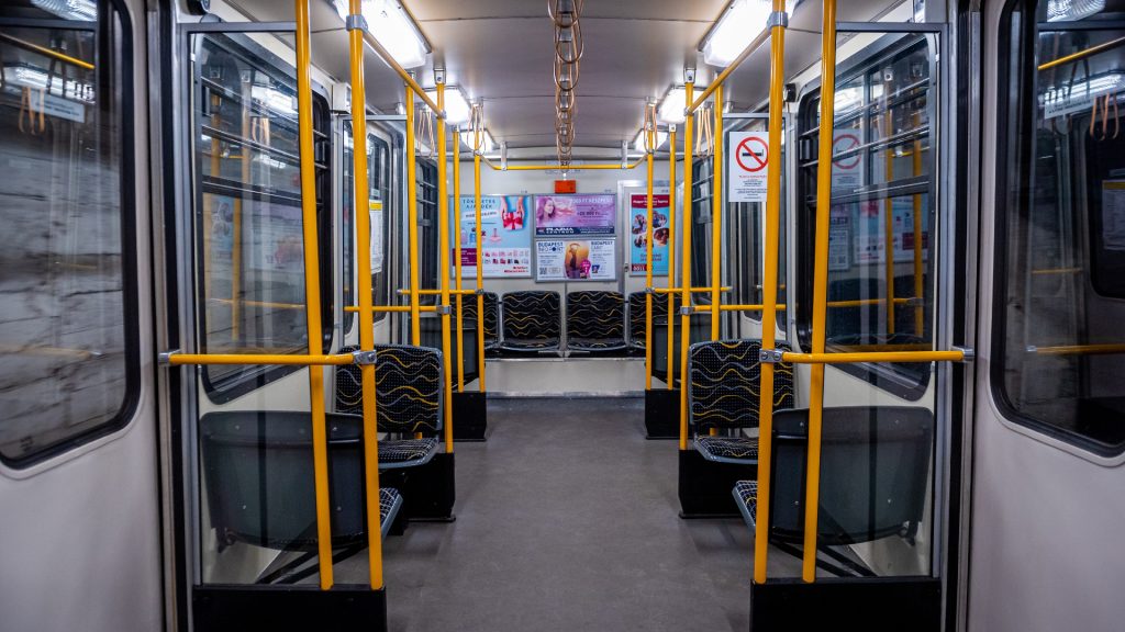 Eloltották a tüzet, újra jár az M1-es metró | 24.hu