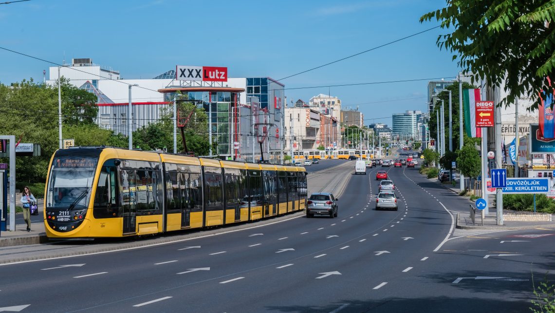 Összeütközött két villamos a Hungária körúton | 24.hu