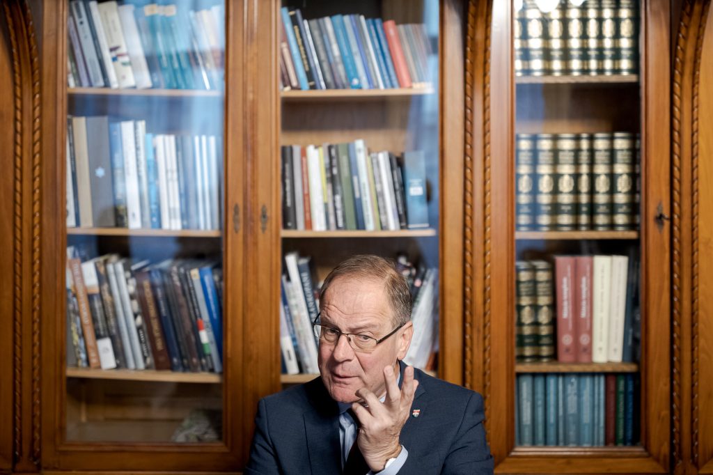 Megkaphatunk minden uniós pénzt, de még jó ideig nyomás alatt tartja ...