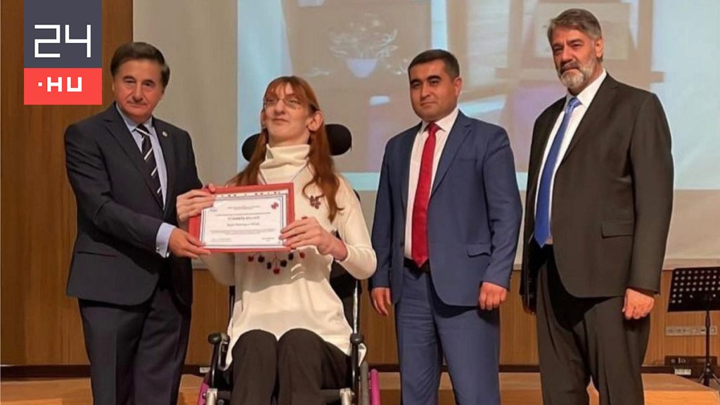 Először szállhatott repülőre a világ legmagasabb nője | 24.hu