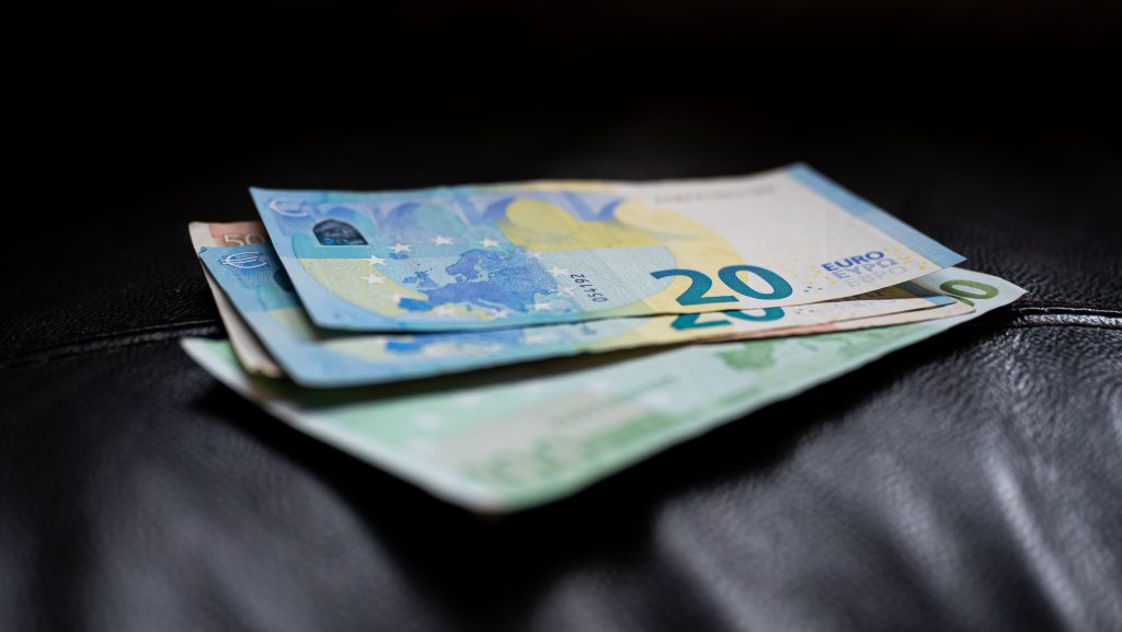 Tov bbra Is 400 Forint Alatt Az Eur 24 hu