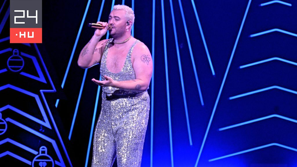 Ezüstös koncertruhájával minden figyelmet magára irányított Sam Smith ...