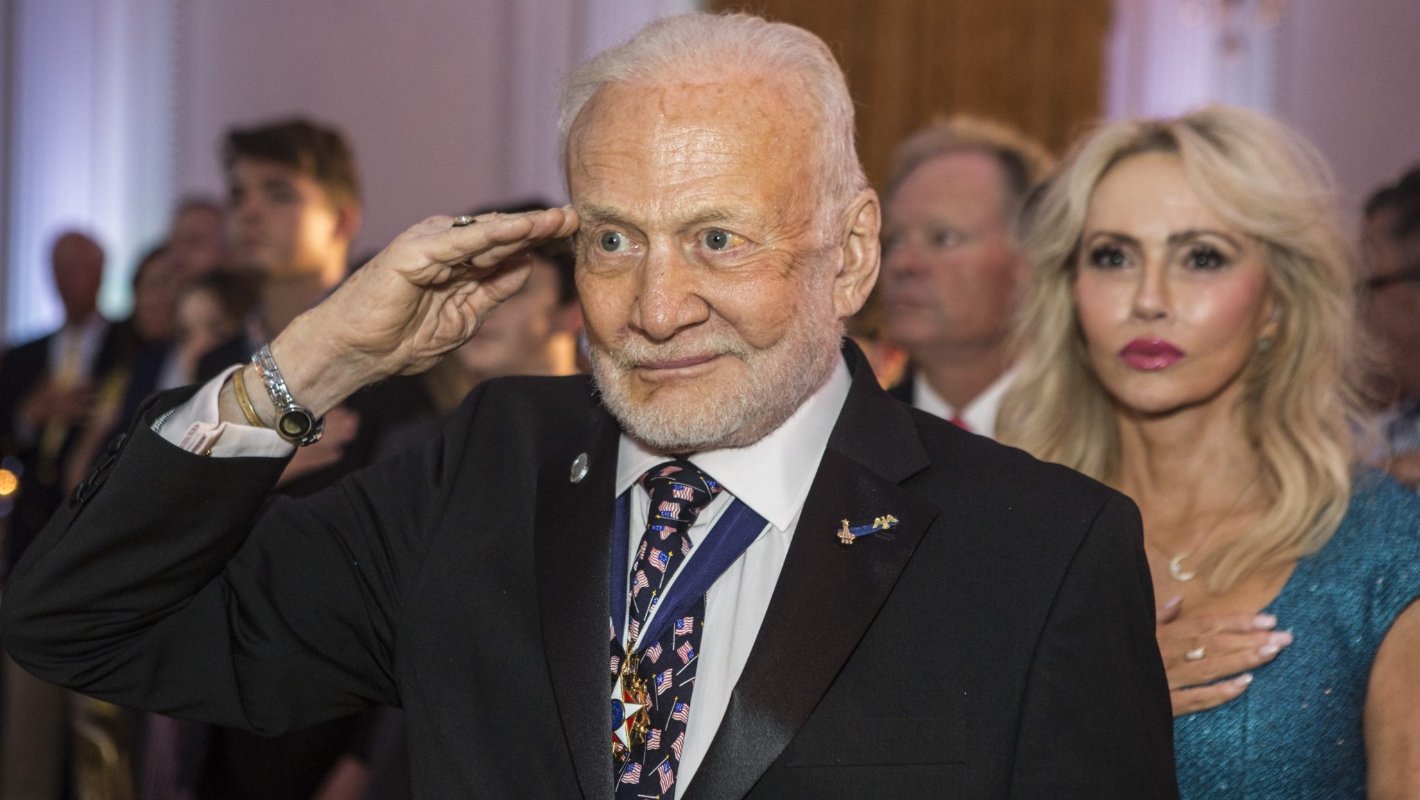 Buzz Aldrin a 93. születésnapján megnősült | 24.hu