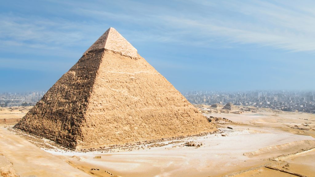 Hogy néztek ki az egyiptomi piramisok új korukban? | 24.hu