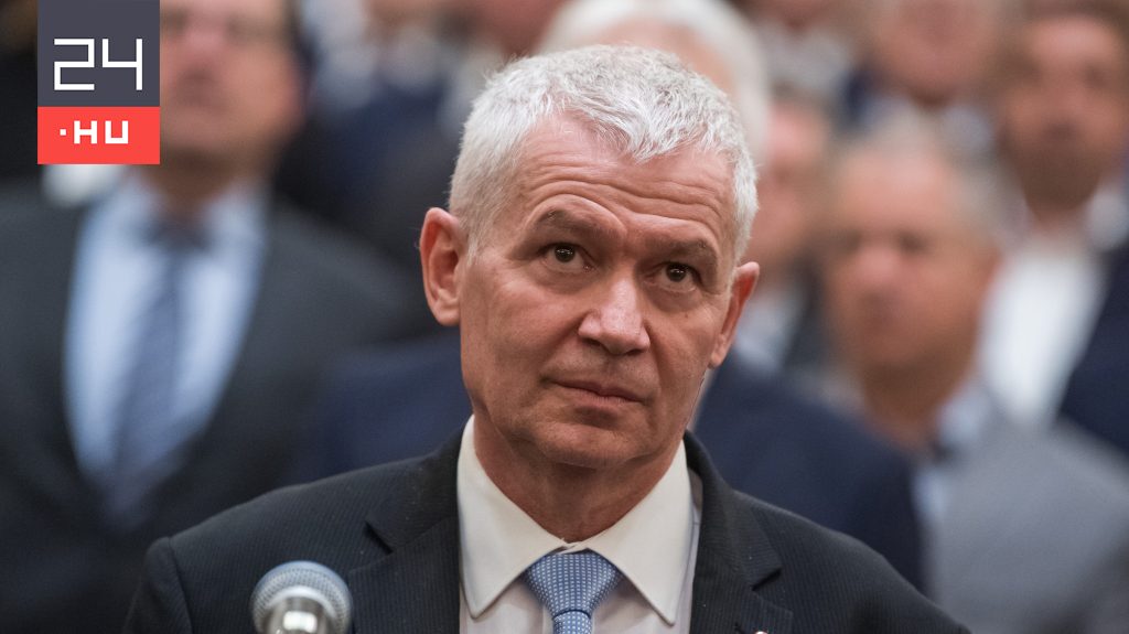 TEK: szabályos volt Polt Péter parkolása a buszsávban, a főügyész is ...