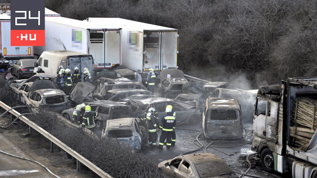 Egy holttestet találtak az M1-es tömegbaleset helyszínén | 24.hu