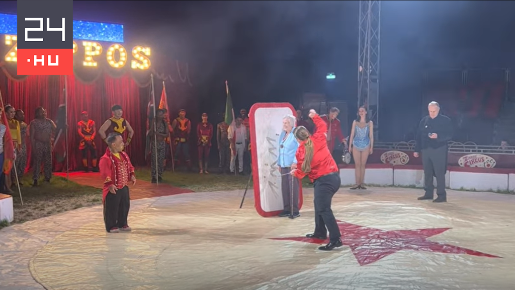 Teljesült a 99 éves nő álma: őt dobálta körül a késdobáló a cirkuszban ...